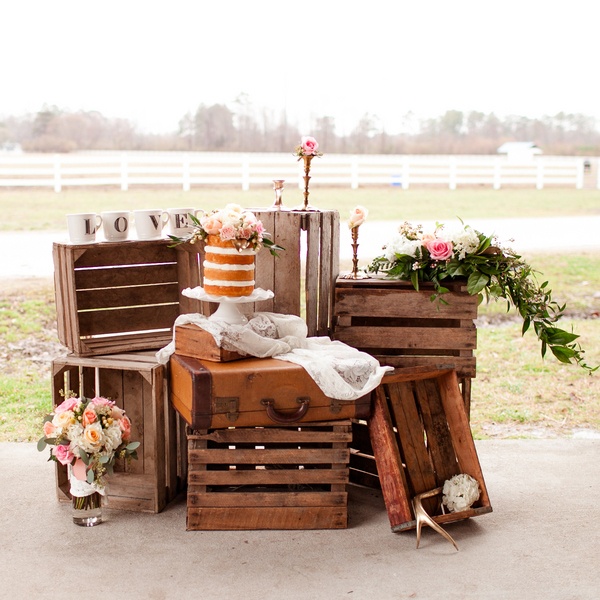 Relaxed Glam Southern Barn Wedding - Hey Wedding Lady
