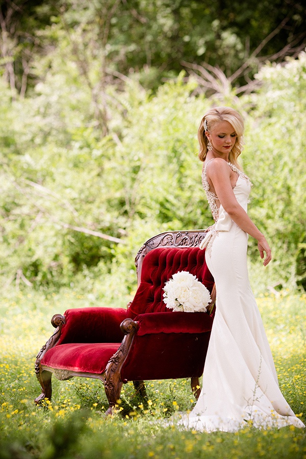 Hauntingly Beautiful Vintage Bridal Portraits - Hey Wedding Lady