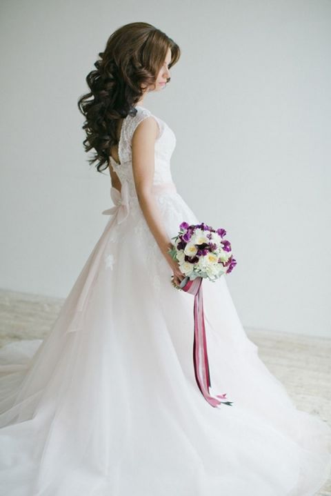 Exquisite Bridal Styling for a Modern Glam Wedding Day - Hey Wedding Lady