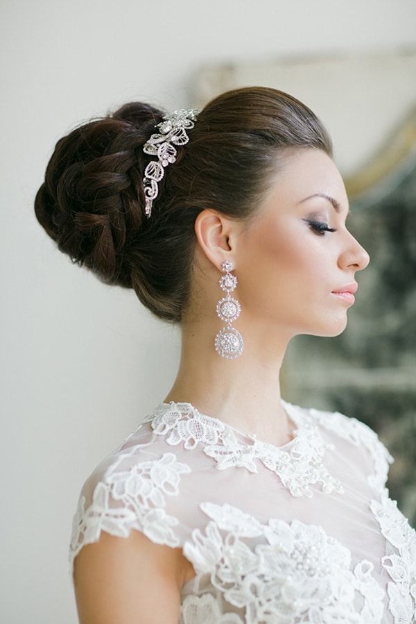 Exquisite Bridal Styling for a Modern Glam Wedding Day - Hey Wedding Lady