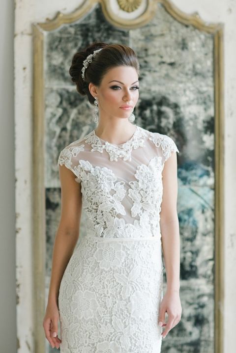 Exquisite Bridal Styling for a Modern Glam Wedding Day - Hey Wedding Lady