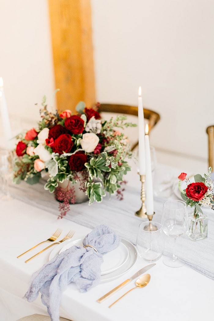 Modern Minimalist Wedding in Dramatic Colors - Hey Wedding Lady