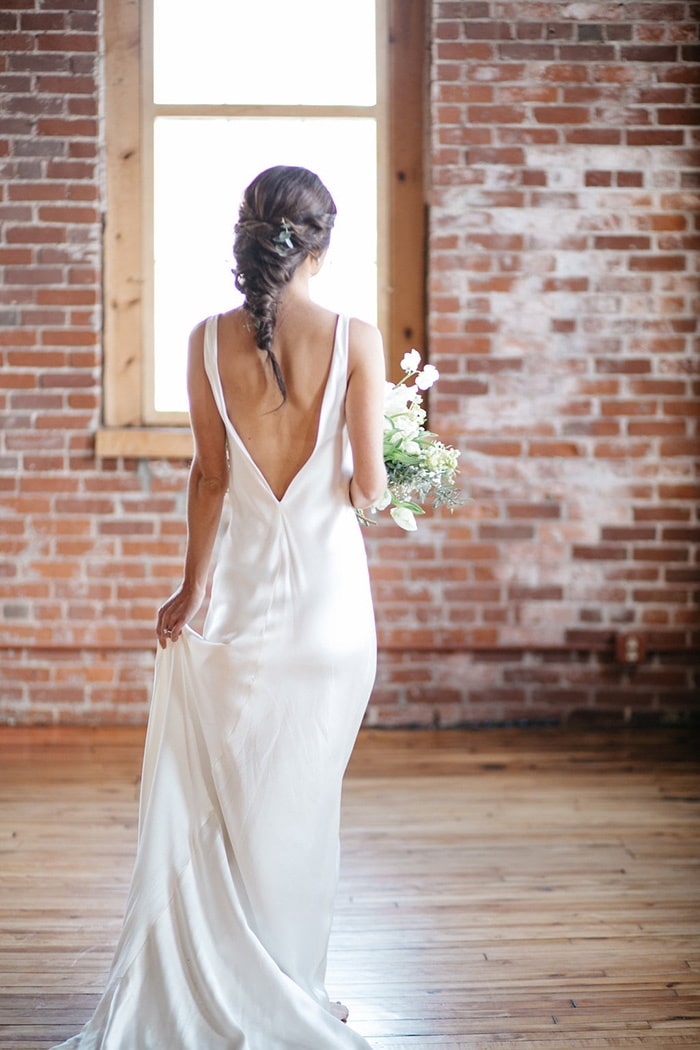 Simplicity Chic Wedding with Organic Florals - Hey Wedding Lady