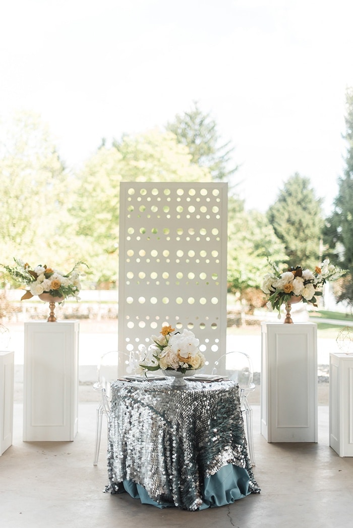 Modern Marble and Metallic Wedding Decor - Hey Wedding Lady