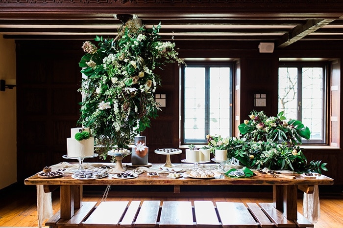 Modern Greenery Decor for an Organic Wedding - Hey Wedding Lady