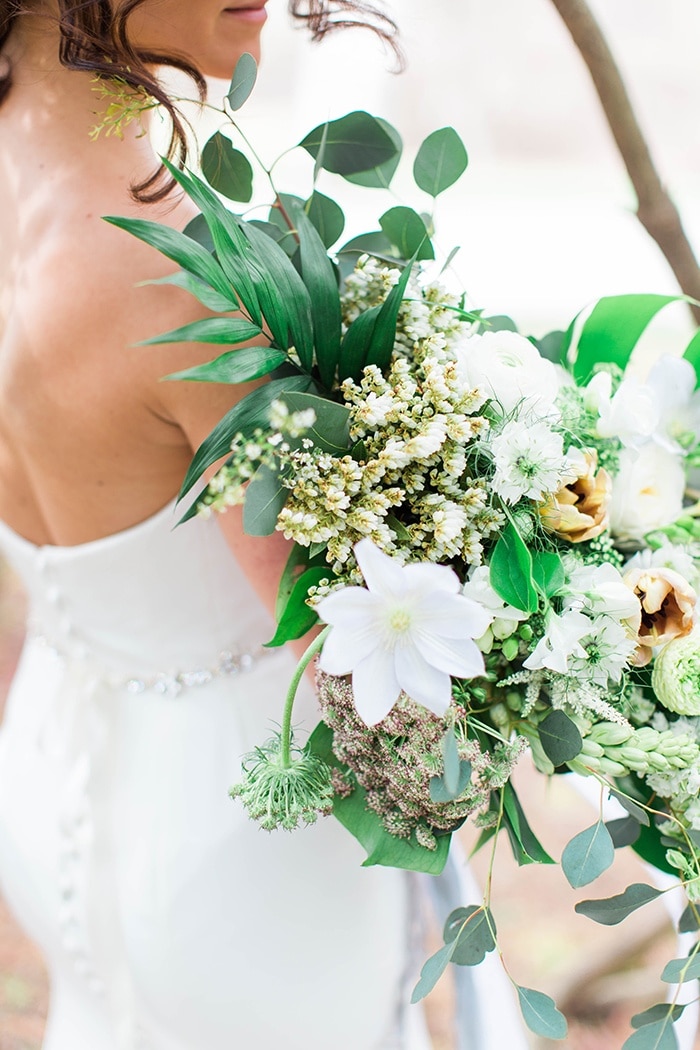 Modern Greenery Decor for an Organic Wedding - Hey Wedding Lady