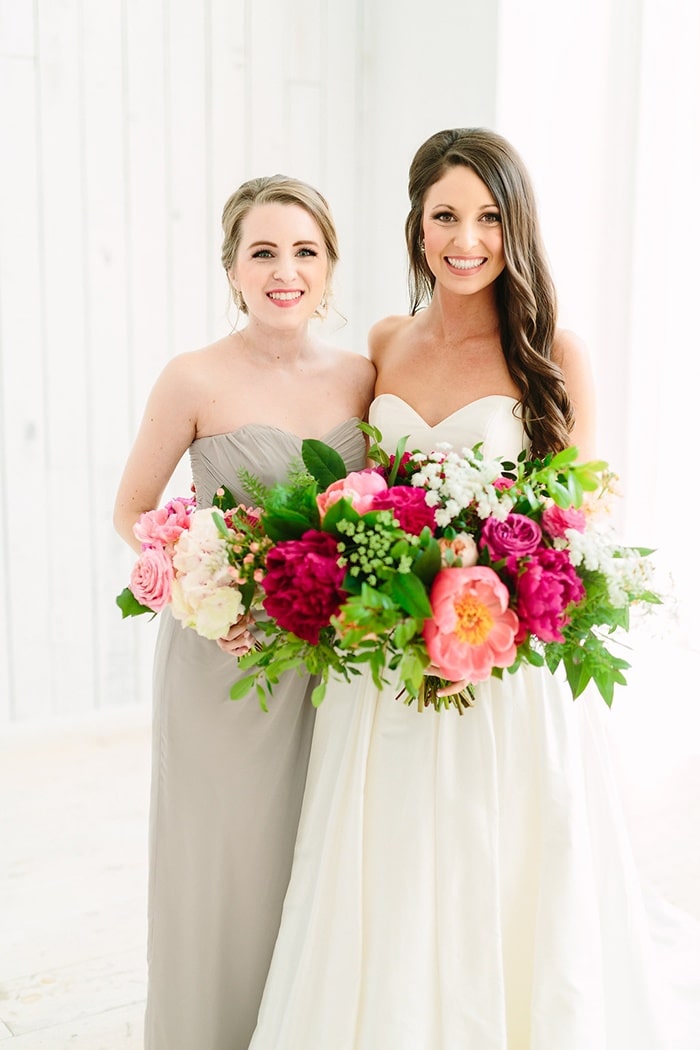Colorful Chic Barn Wedding in Texas - Hey Wedding Lady