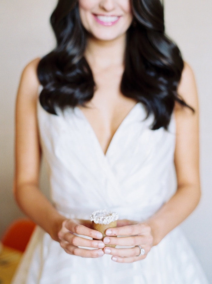 Romantic Modern Wedding Day Style - Hey Wedding Lady