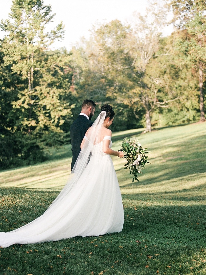 Country Manor Wedding with Clean and Classic Style - Hey Wedding Lady