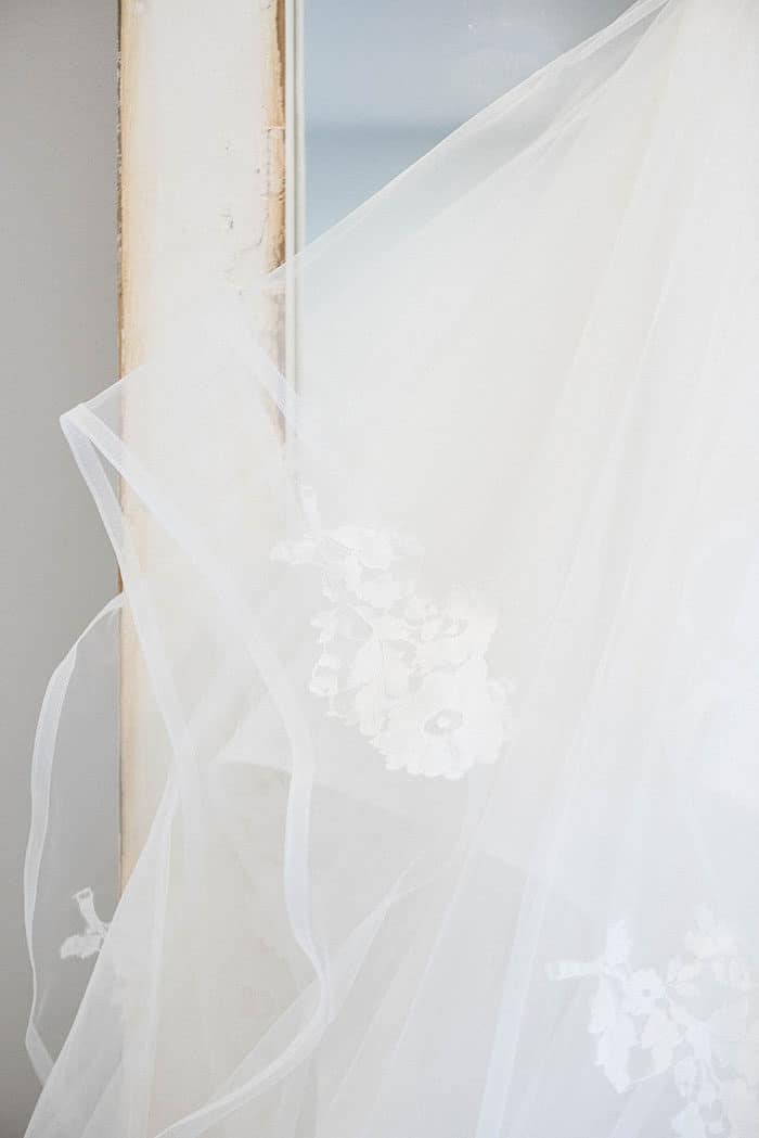 Barn Chic Romance for a Midwestern Wedding - Hey Wedding Lady