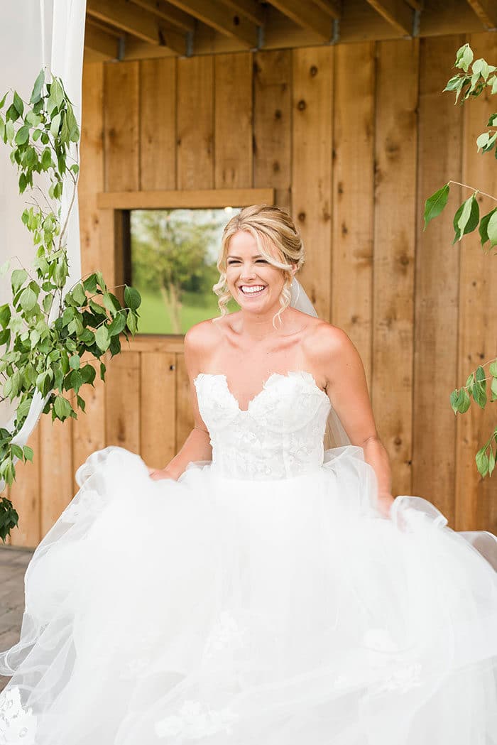 Barn Chic Romance for a Midwestern Wedding - Hey Wedding Lady