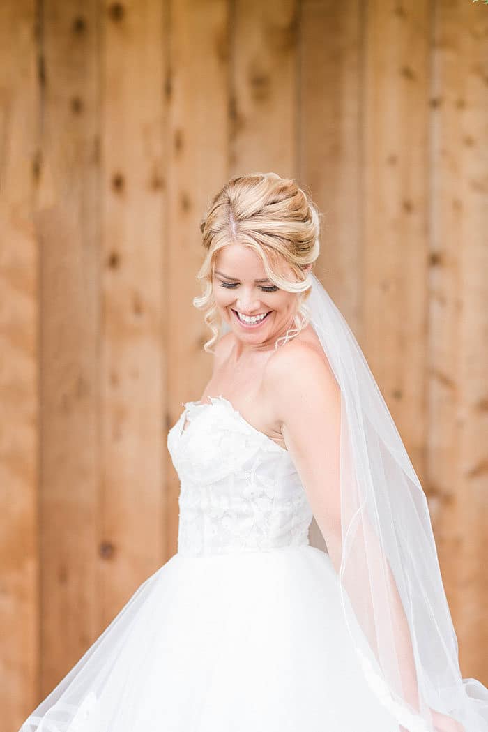 Barn Chic Romance for a Midwestern Wedding - Hey Wedding Lady