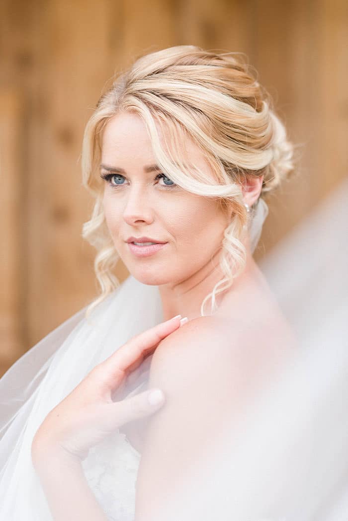 Barn Chic Romance for a Midwestern Wedding - Hey Wedding Lady