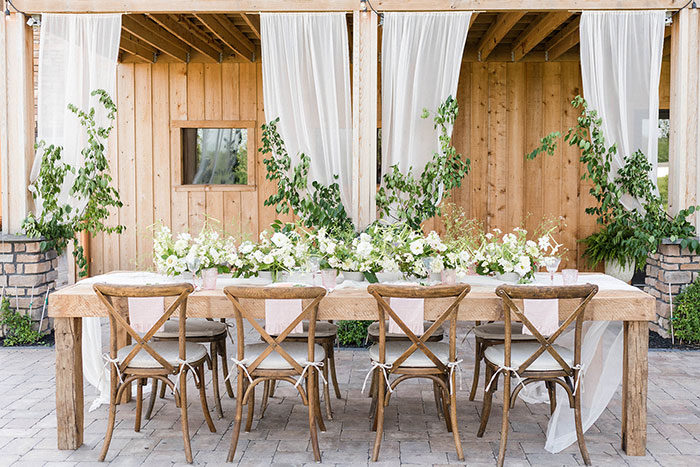Barn Chic Romance for a Midwestern Wedding - Hey Wedding Lady