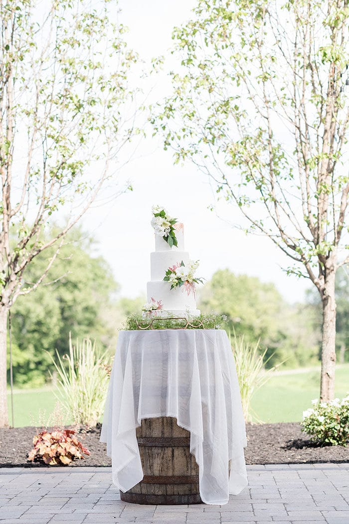 Barn Chic Romance for a Midwestern Wedding - Hey Wedding Lady