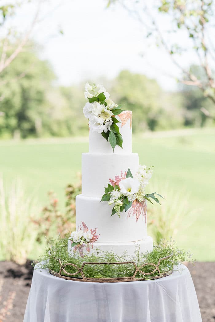 Barn Chic Romance for a Midwestern Wedding - Hey Wedding Lady
