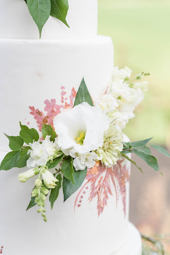 Barn Chic Romance for a Midwestern Wedding - Hey Wedding Lady