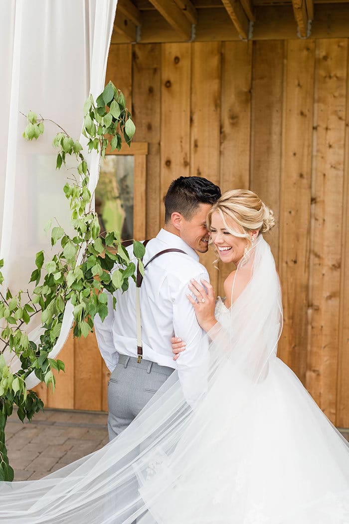 Barn Chic Romance for a Midwestern Wedding - Hey Wedding Lady