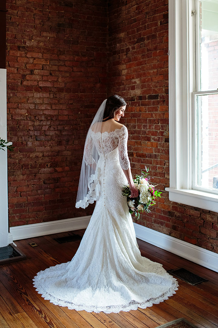 Historic Tennessee Wedding Day with Heirloom Details - Hey Wedding Lady