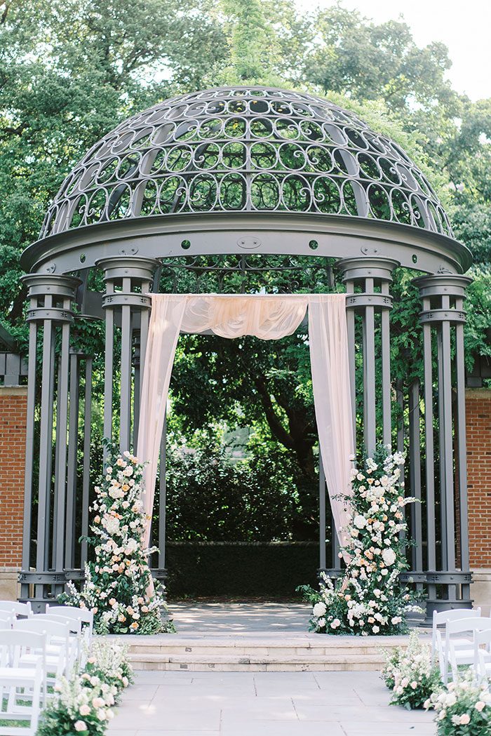 Peachy Spring Wedding Day in Dallas for a Game Loving Couple - Hey ...