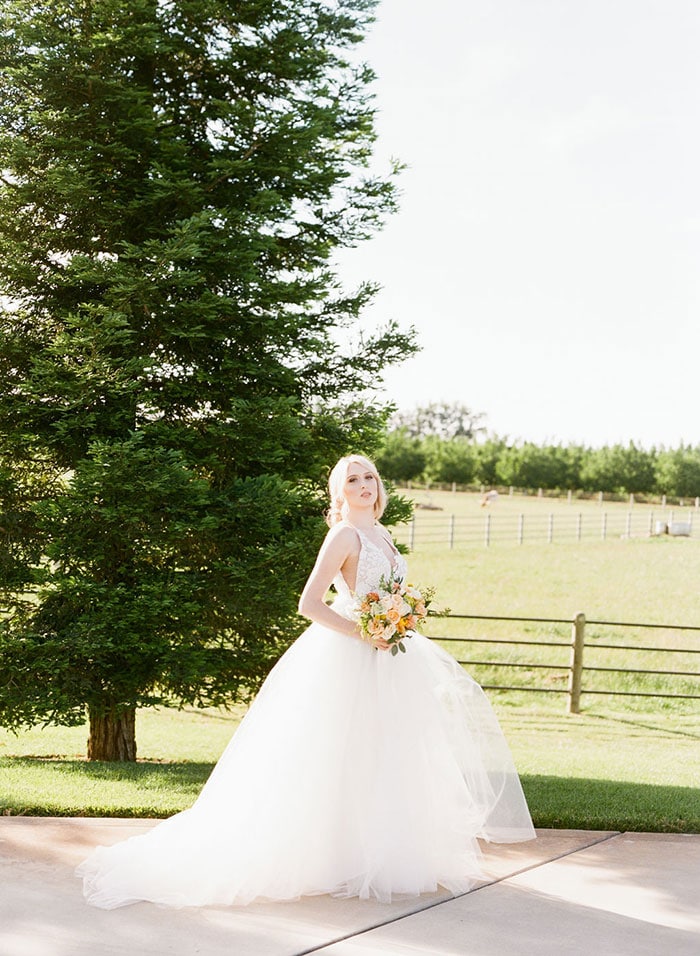 The Colorful Modern Ranch Wedding Day of Your Dreams - Hey Wedding Lady