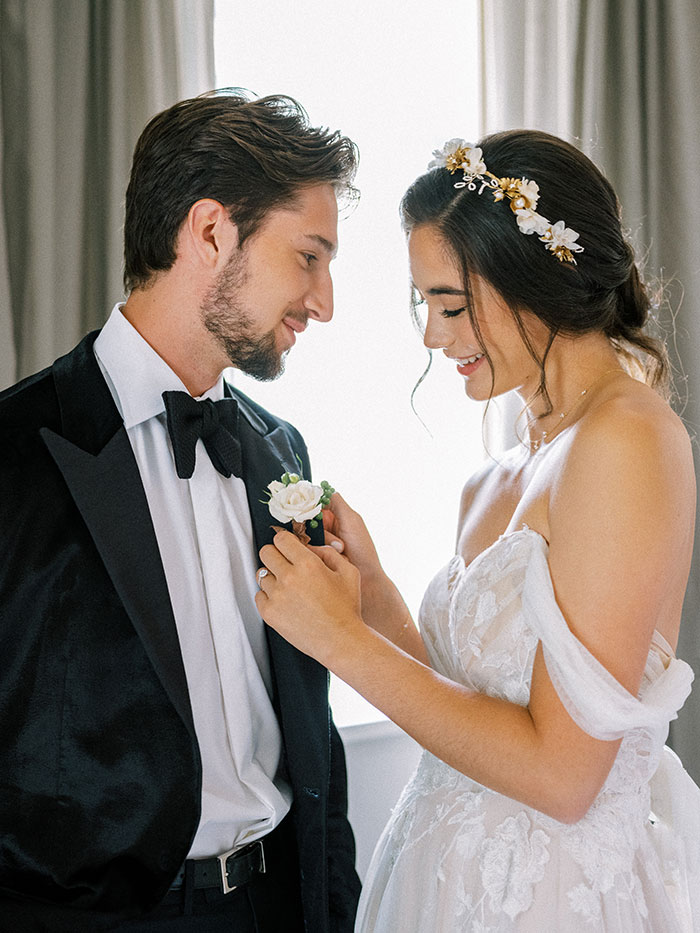 The Wedding Moments Worth Holding Onto - Hey Wedding Lady