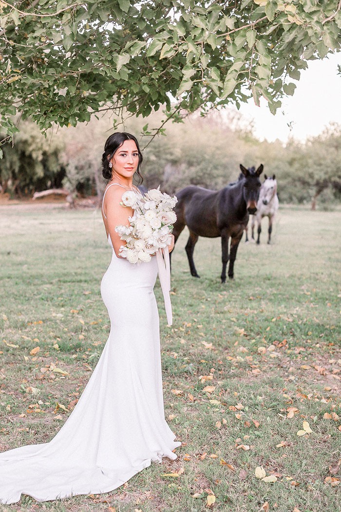 Gorgeous Gray Wedding Ideas Blend Modern Style and Organic Details ...