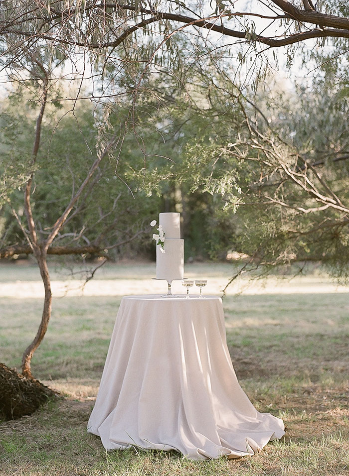 Gorgeous Gray Wedding Ideas Blend Modern Style and Organic Details ...