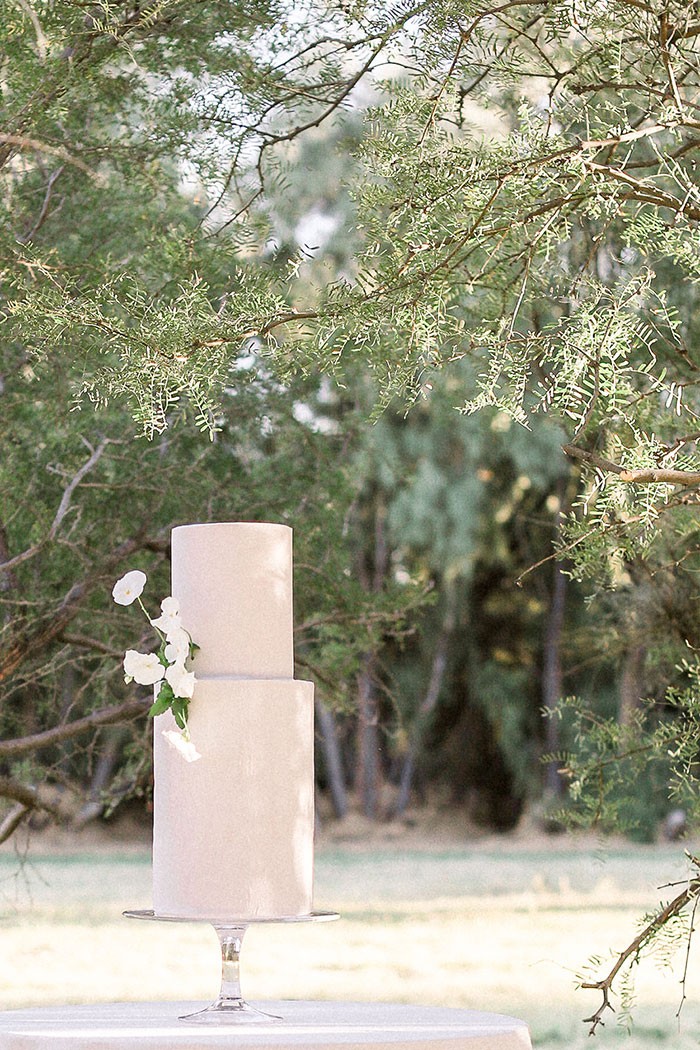 Gorgeous Gray Wedding Ideas Blend Modern Style and Organic Details ...