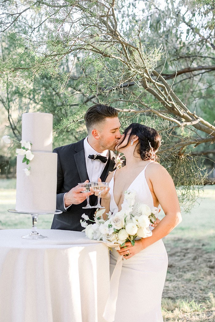 Gorgeous Gray Wedding Ideas Blend Modern Style and Organic Details ...